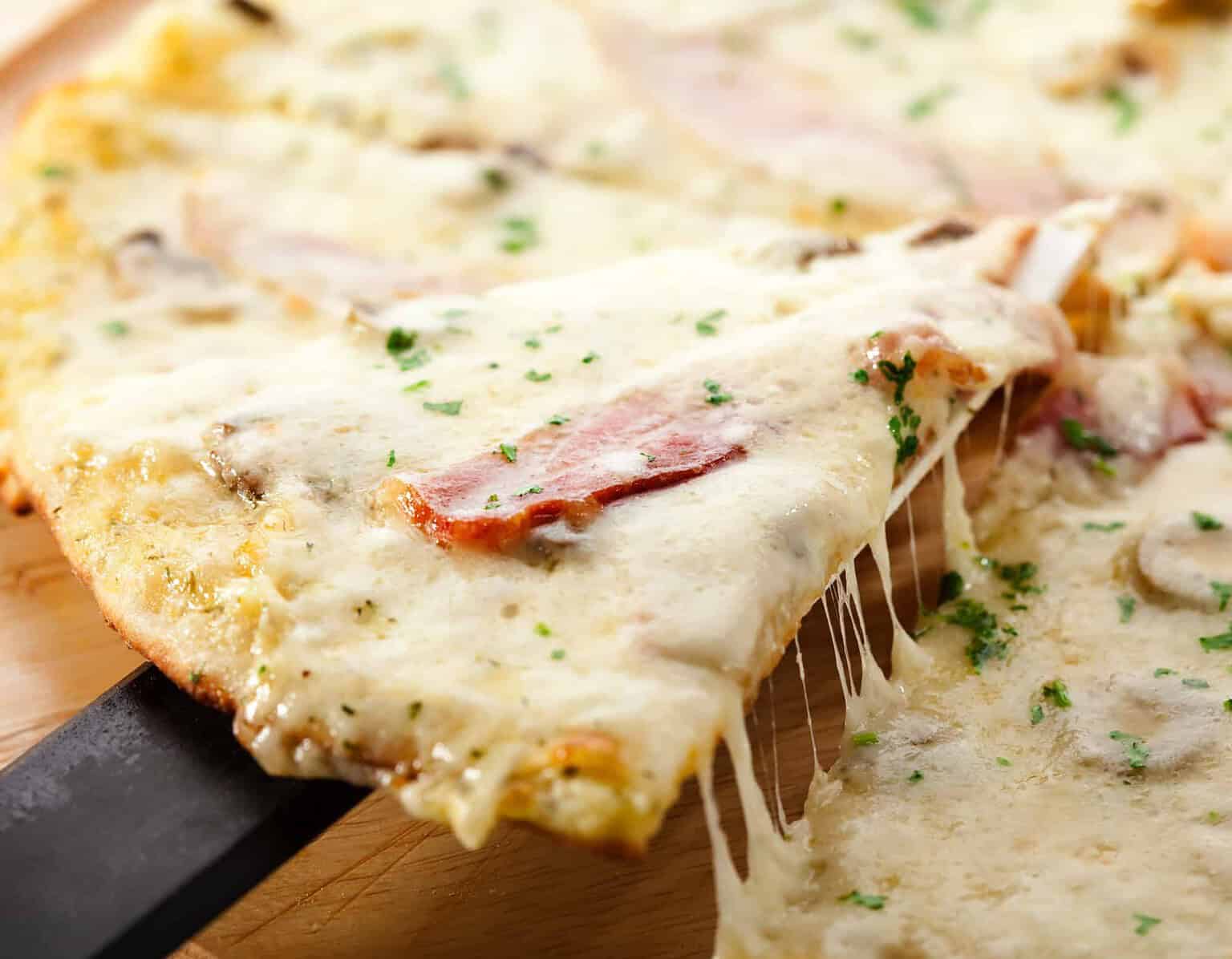 What Is White Pizza? Is It Healthier? Sauce, Toppings, and More ...